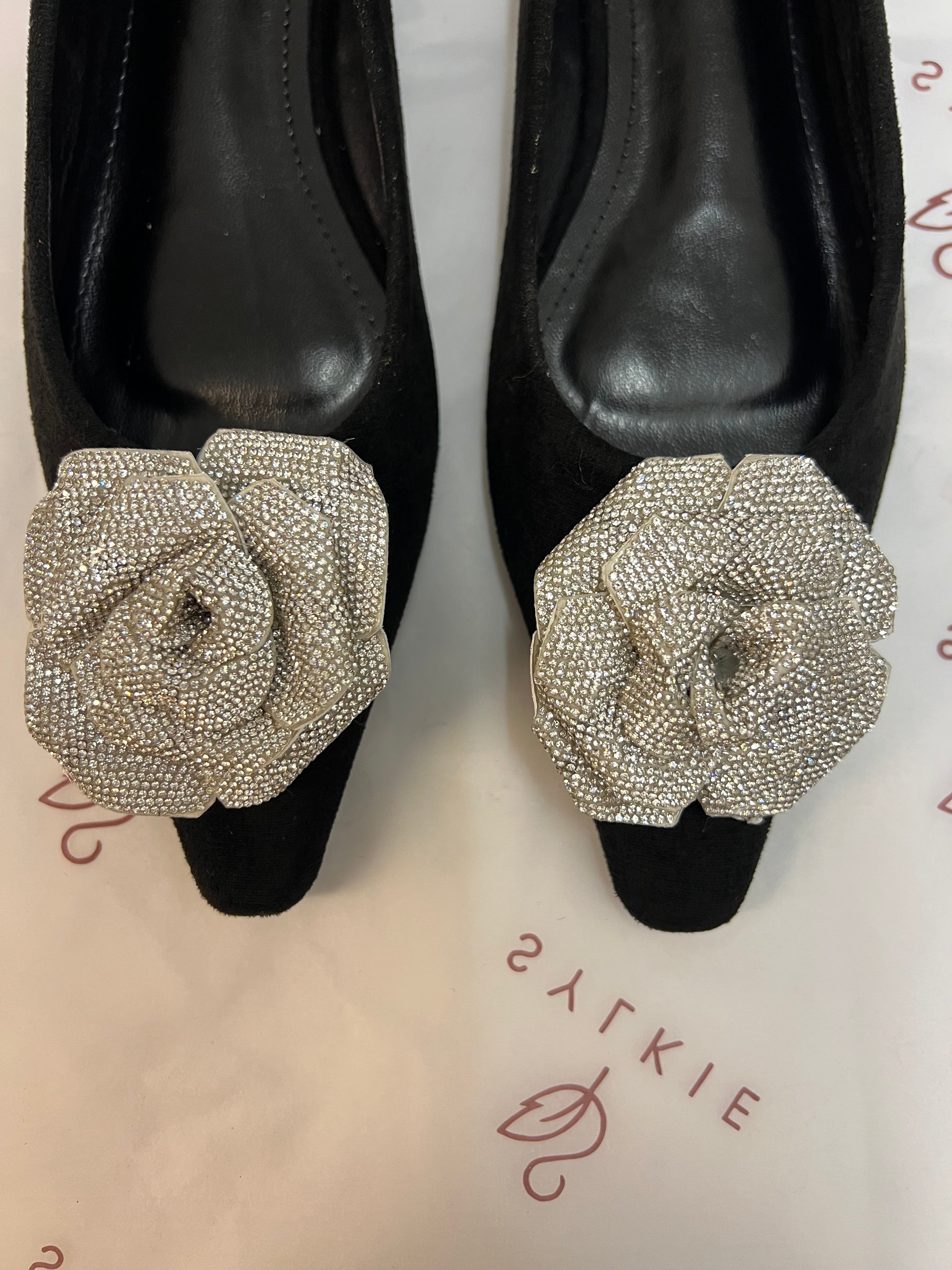 Rose embellished pumps – Sylkie